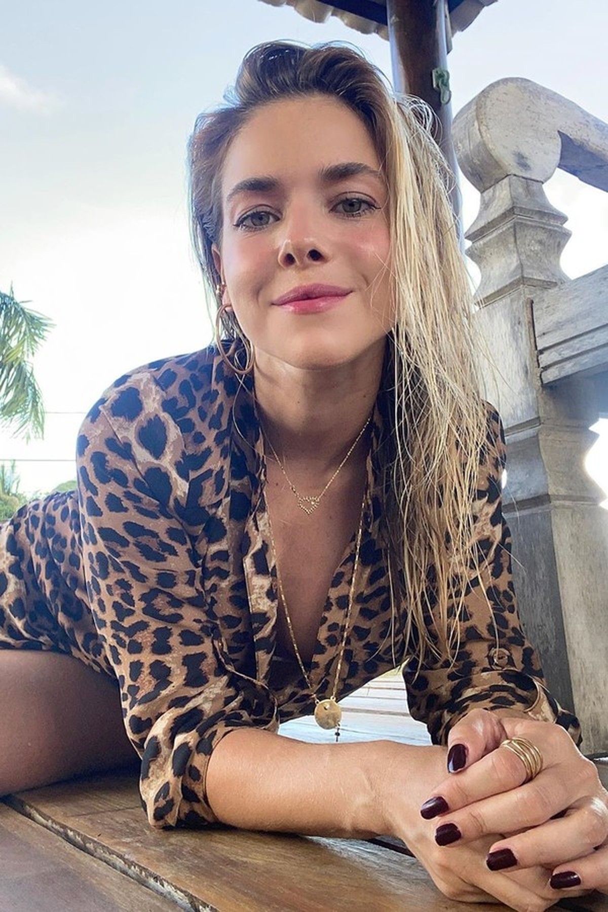 Monique Alfradique posa ao ar livre | Celebridades | Glamour