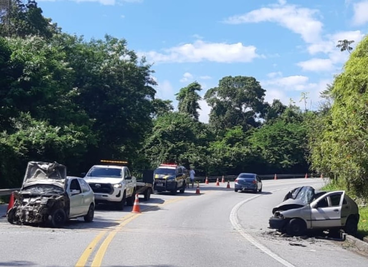 Acidente entre dois carros deixa um morto e três feridos na Rio-Santos, em Angra dos Reis | Sul ...