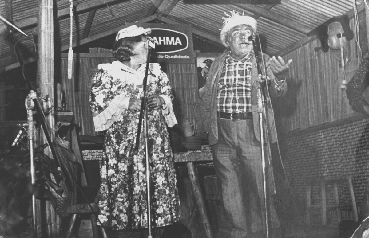 Veja FOTOS da dupla caipira Nhô Belarmino e Nhá Gabriela, autores de ...
