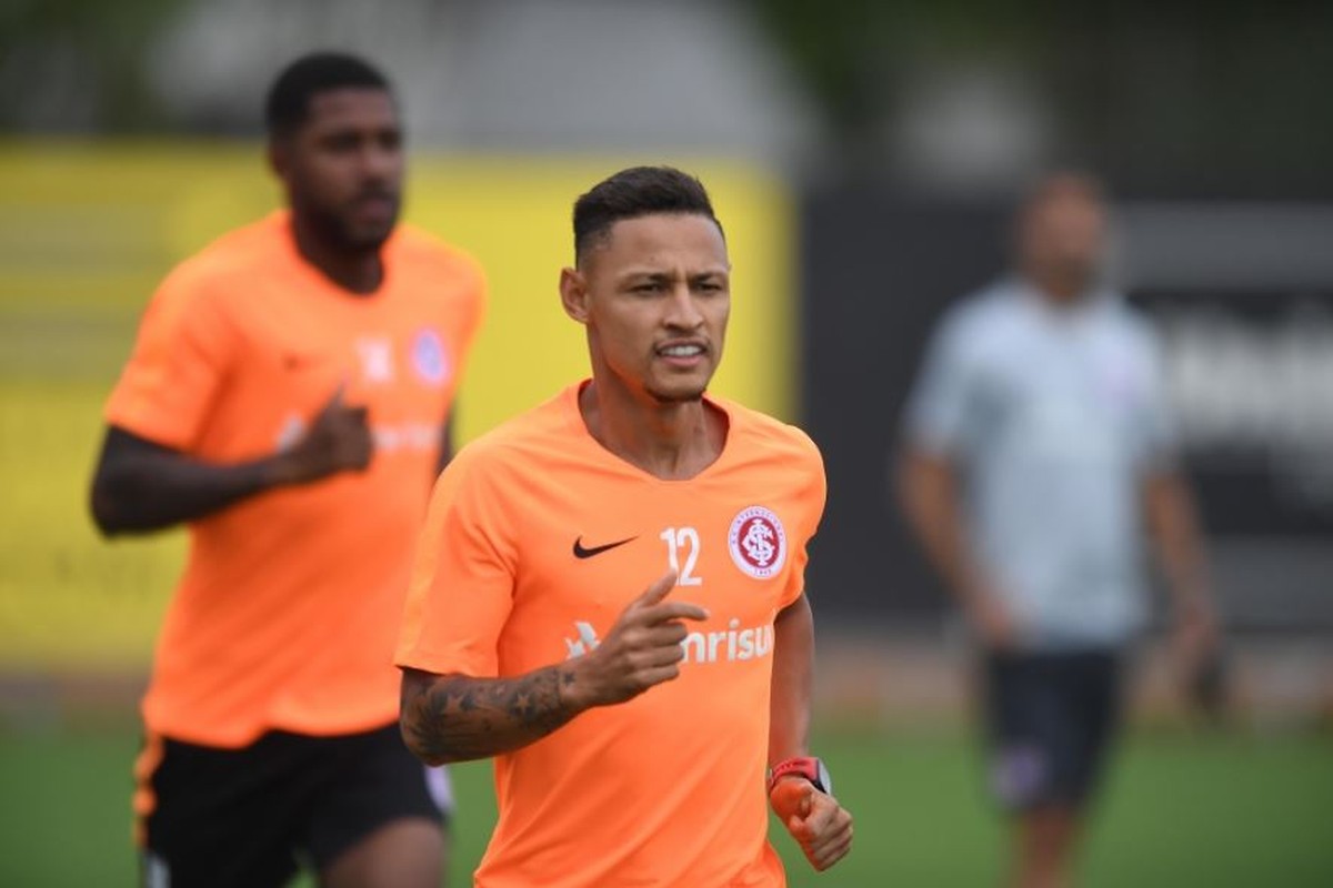 "Camisa 10" ou atacante de lado? Os planos de Odair para Neilton no ...