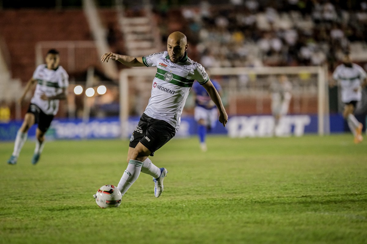 Coritiba roda o elenco, ganha a segunda e começa a mostrar opções para ...