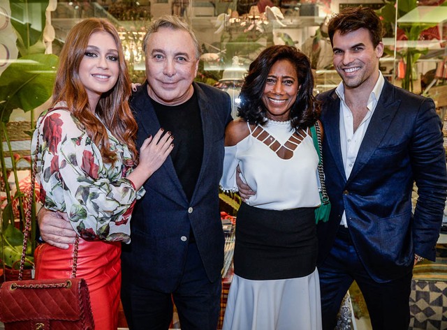 Marina Ruy Barbosa e Glória Maria vão à inauguração de loja de Sig ...