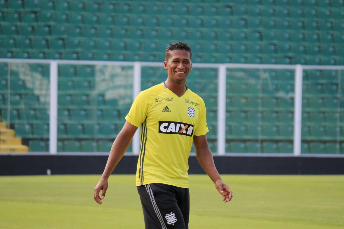 De contato novo, Abuda destaca projeto para 2018: "Brigar por coisas ...