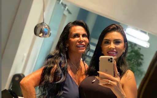 Gretchen posta foto rara com a filha e diz que está com saudade: "Logo ...