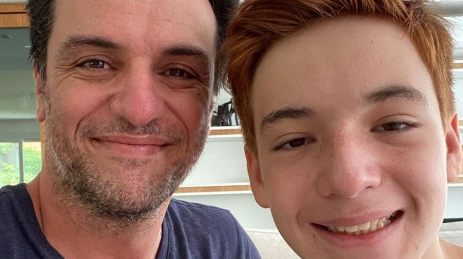 Rodrigo Lombardi fala da relação com o filho adolescente, Rafael, e ...