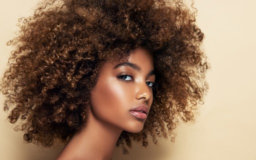 Make com luz: como criar o efeito iluminado para a pele negra - Revista ...