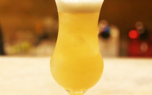 Gostinho brasileiro: drink Jurema leva cachaça, cerveja e abacaxi ...