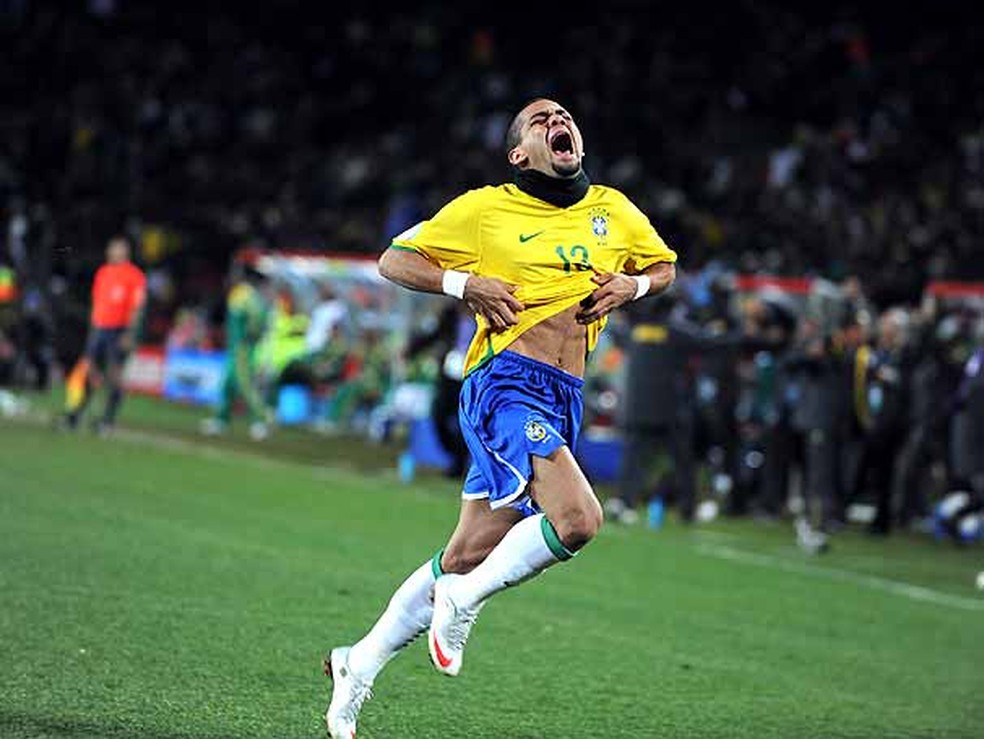 Daniel Alves: trajetória tem corte em Copa do Mundo, ouro olímpico e ...