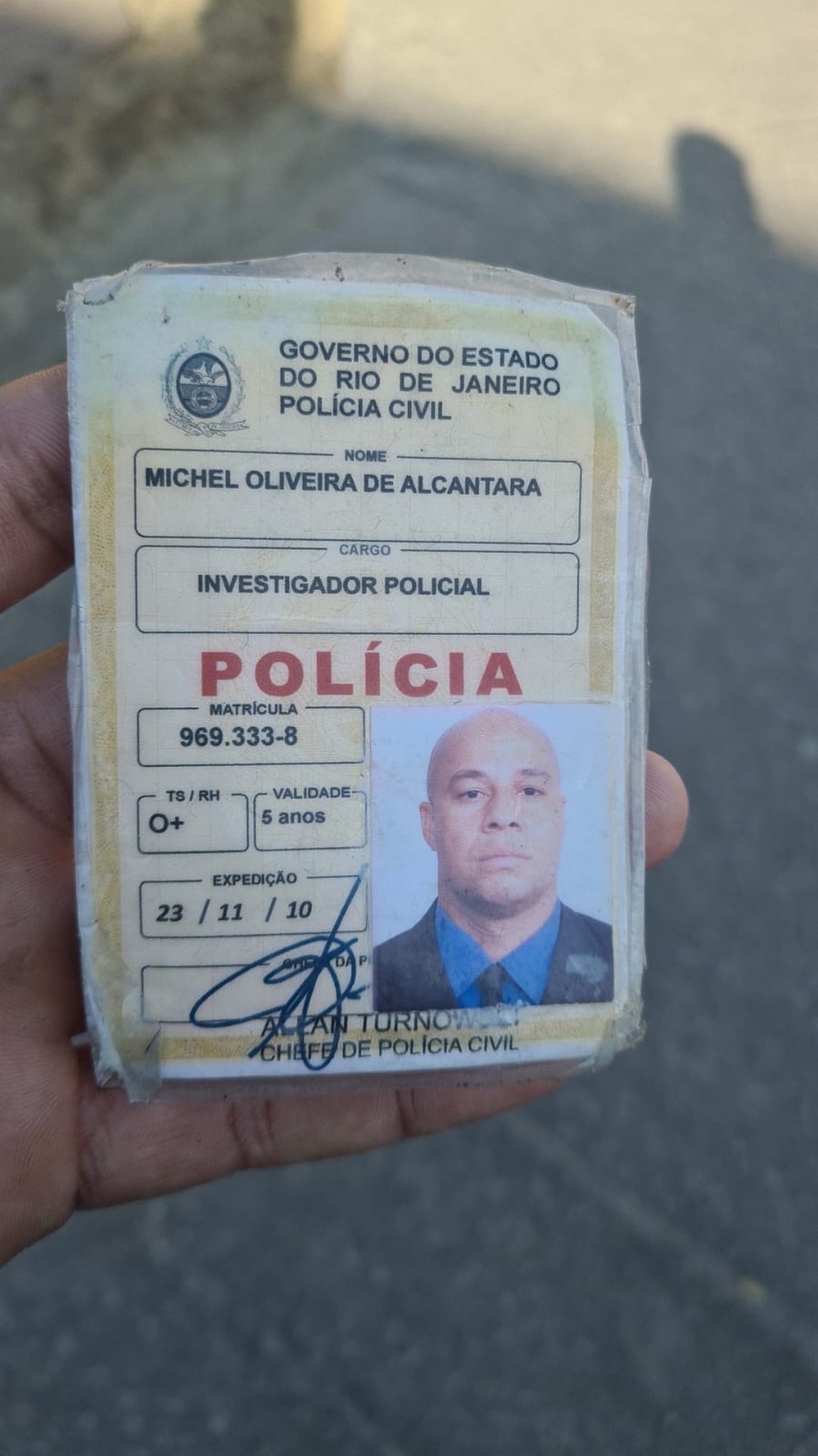 Homem é morto em tentativa de assalto em Duque de Caxias; ele usava uma carteira falsa de ...