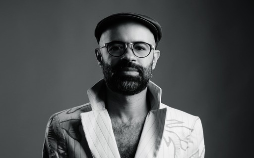 Você precisa conhecer: Rodrigo Campos - GQ | Música