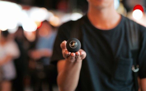 Câmera faz vídeos em 360 graus e cabe na palma da mão - GQ | Tecnologia