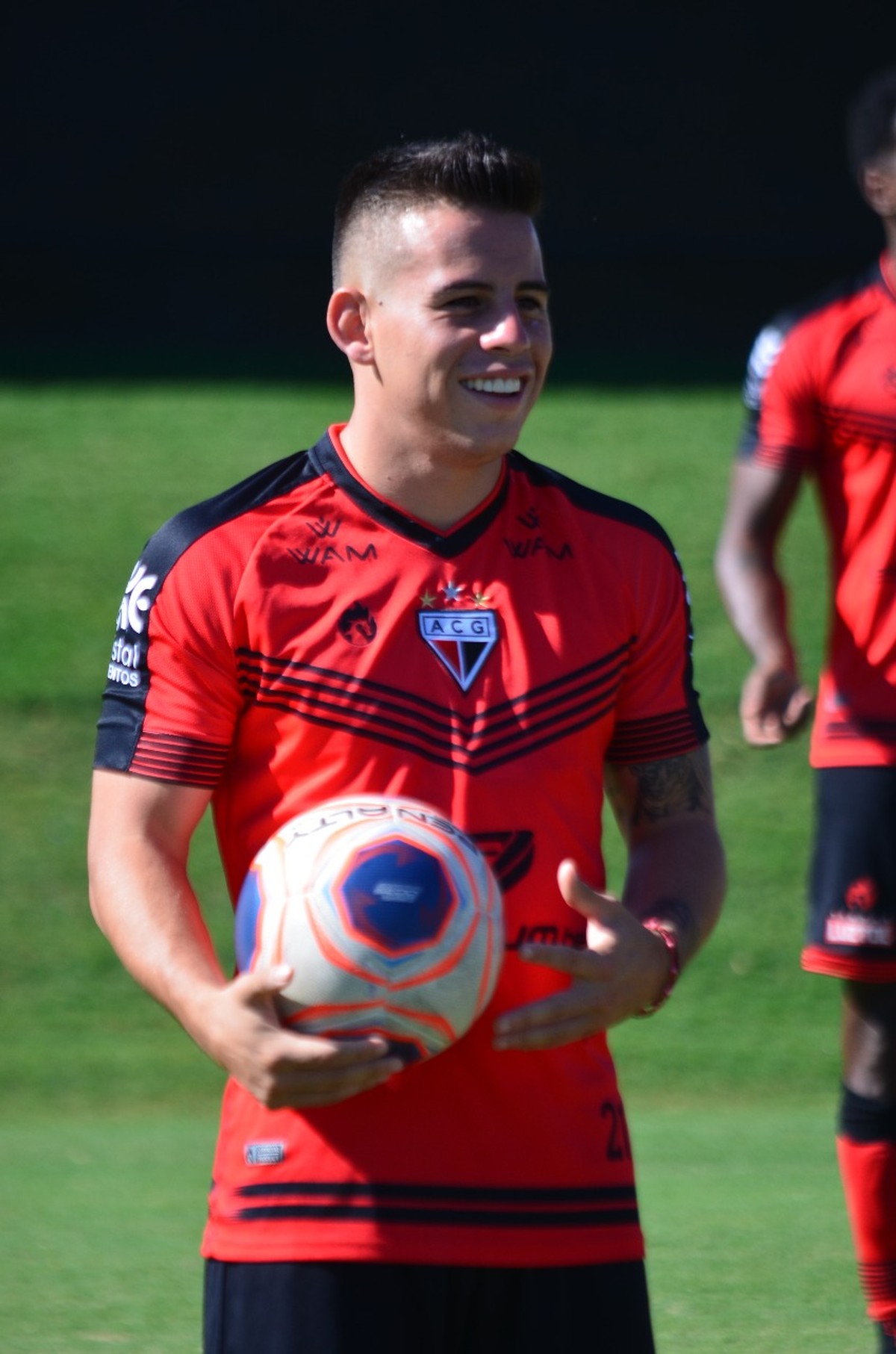 Atlético-GO regulariza meia boliviano Henry Vaca, que estava convocado ...