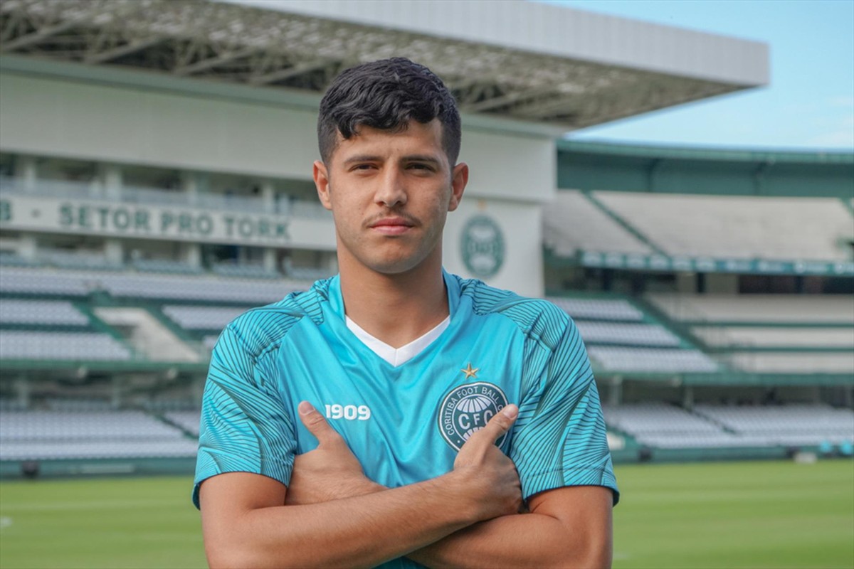 Guto Ferreira rasga elogios a volante do Coritiba e sinaliza ...