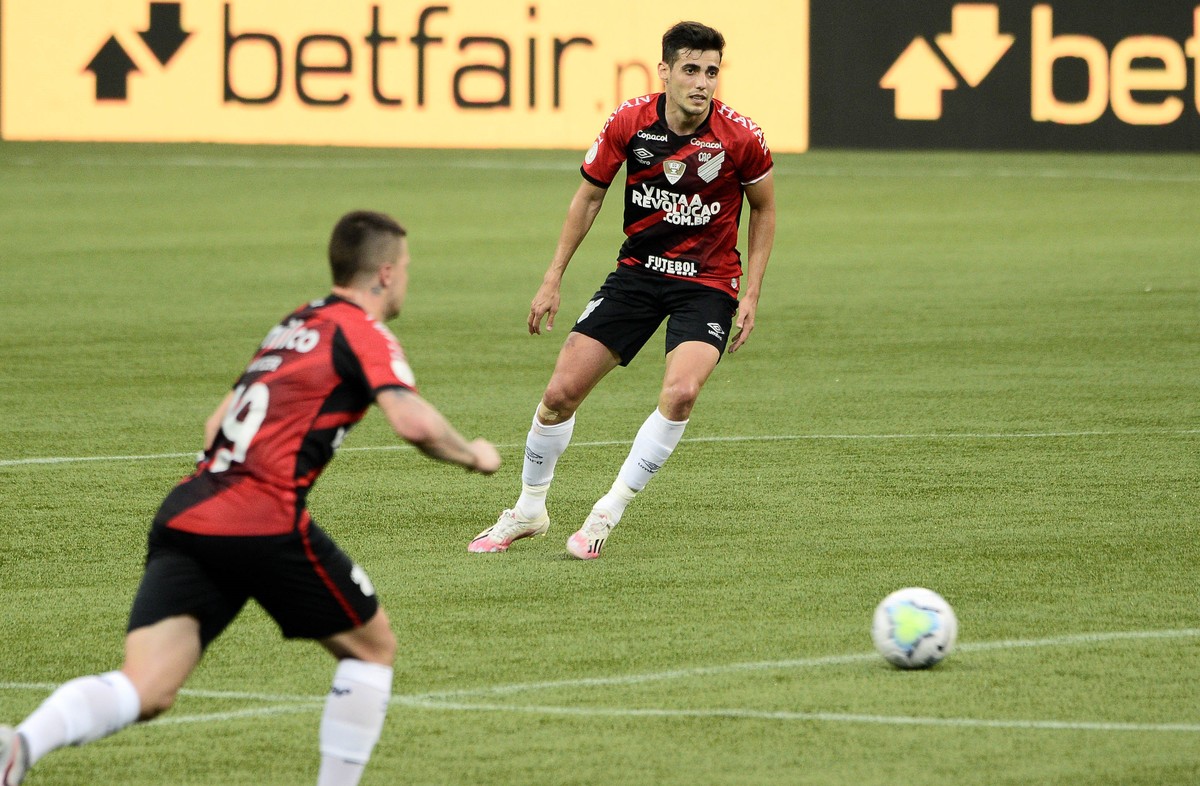 Athletico finaliza 20 vezes, faz dois gols em quatro jogos e volta a ...