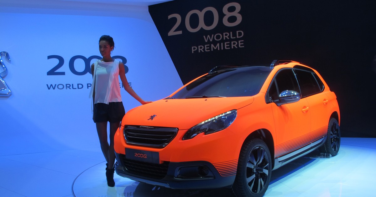 Auto Esporte - Peugeot apresenta a versão de produção do crossover 2008