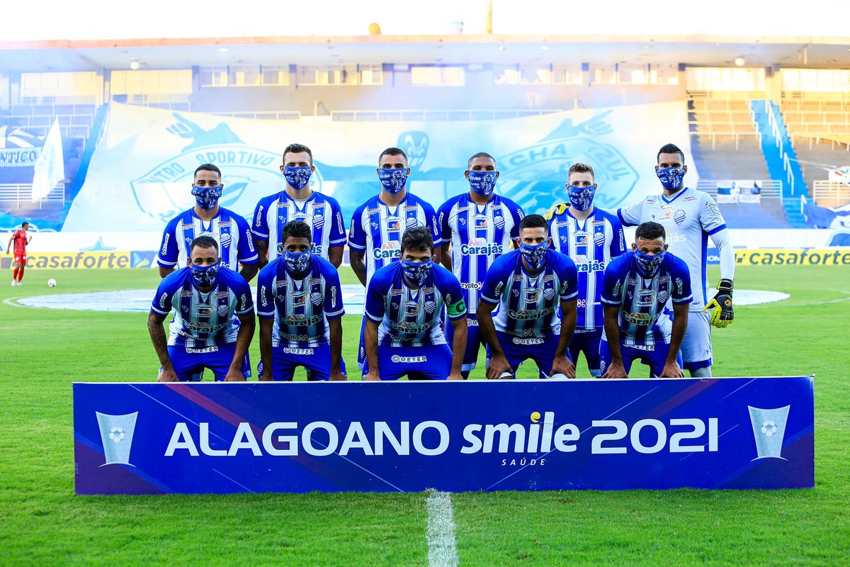 Time ofensivo e improviso na lateral: formação do CSA no clássico teve ...