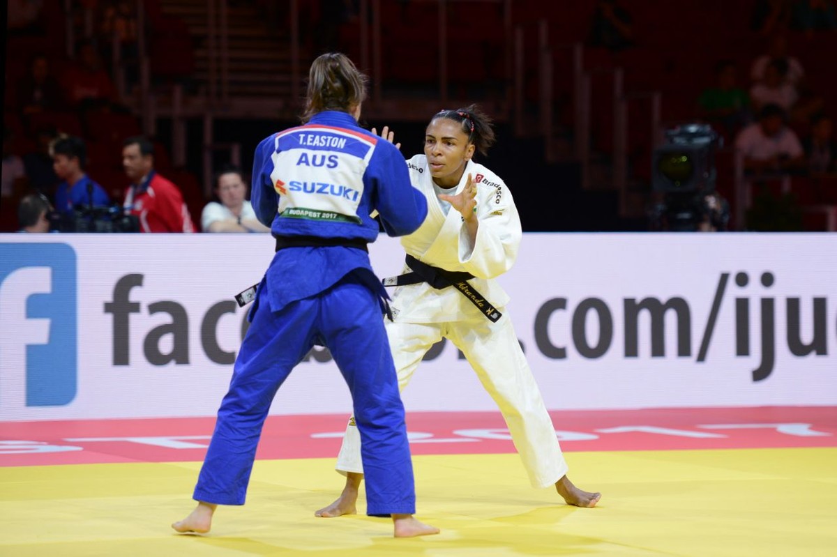 Sarah cai em 1º Mundial após troca de peso, e Érika Miranda luta na ...