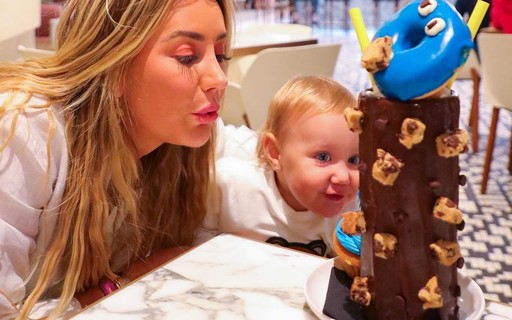 Ana Paula Siebert e Victoria "atacam" sobremesa e divertem seguidores ...