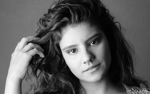 Dora de Assis: "Prefiro uma vida que possa ser feita à mão" - GQ | Cultura