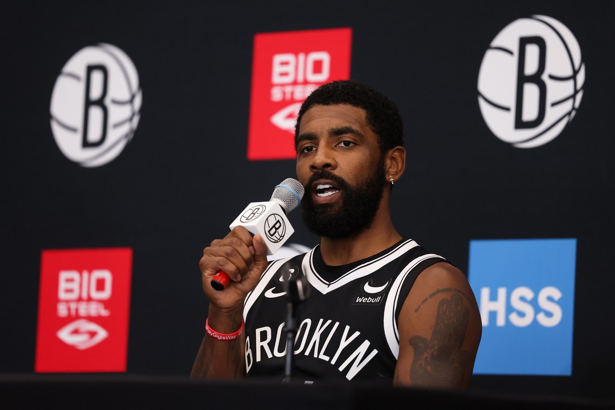 Kyrie Irving se desculpa por post antissemita após suspensão do Nets ...