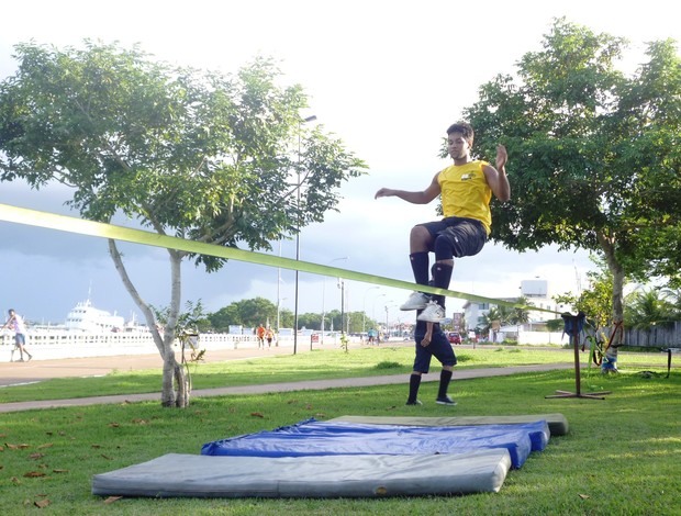 Atletas se preparam para 3ª etapa do Circuito de Slackline, em ...