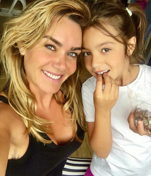 Luize Altenhofen leva a filha para a academia: "minha eterna parceira ...
