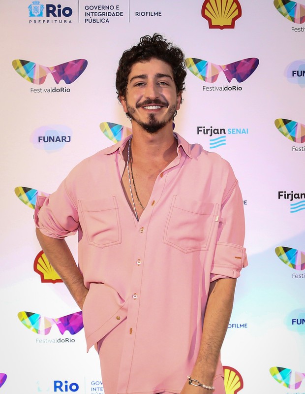 Alanis Guillen e Caetano Veloso se abraçam em festival repleto de ...