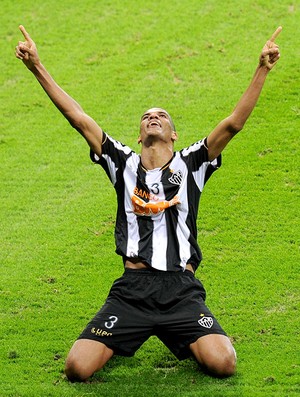 Léo Silva: zagueiro, artilheiro, às vezes capitão e, também, salvador ...