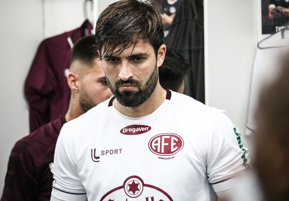 Pouco mais de um mês após contratação, Sacoman e Ferroviária rescindem ...