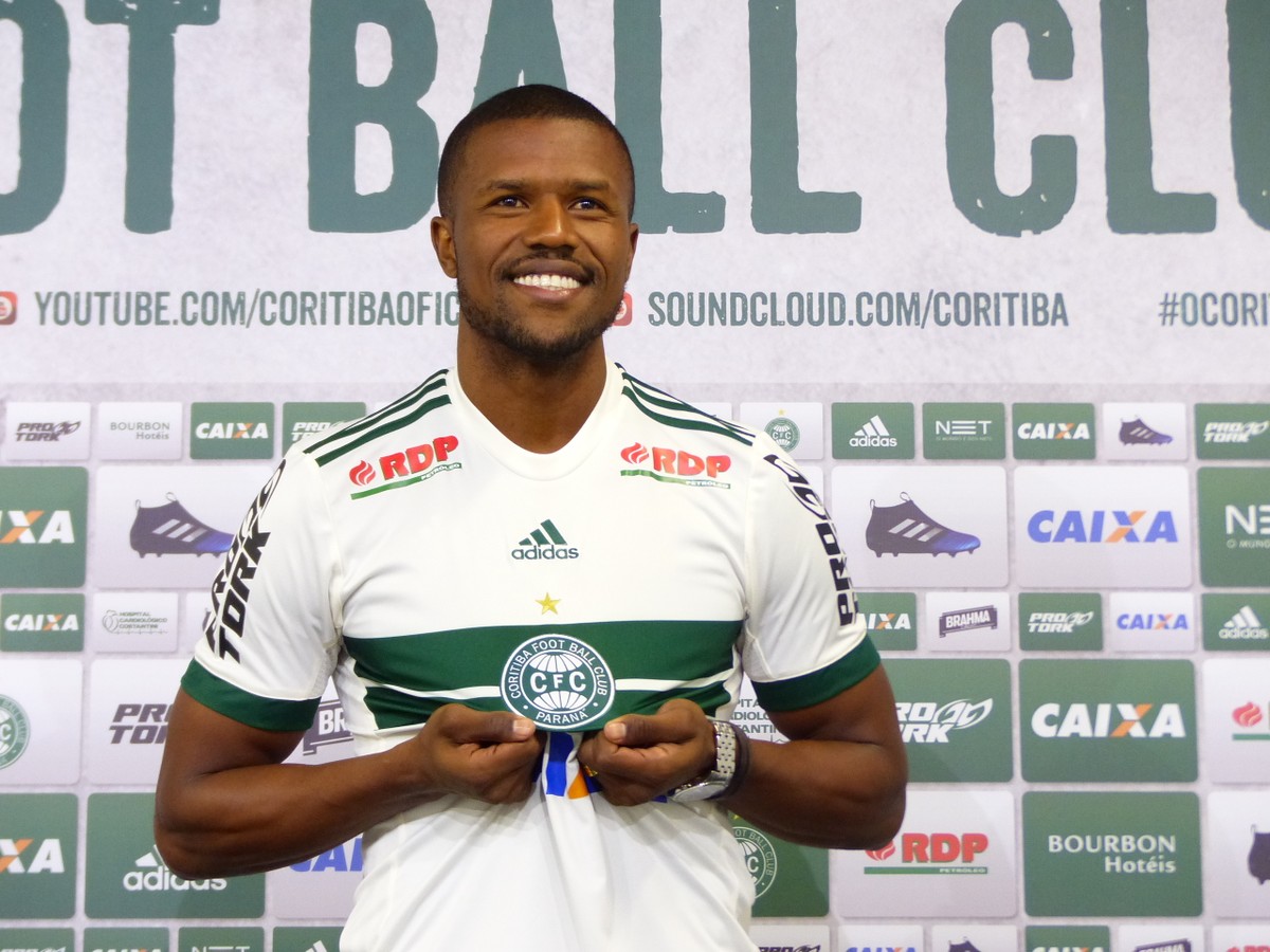 Fã de Alex, Carlos César é apresentado no Coritiba e se diz motivado ...