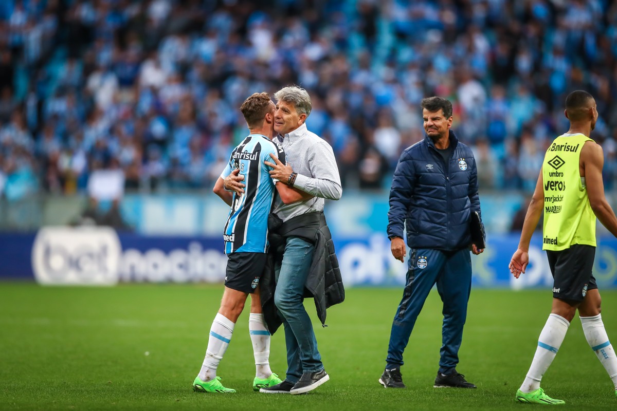 Lucas Leiva volta a ser titular do Grêmio à procura de melhor versão ...