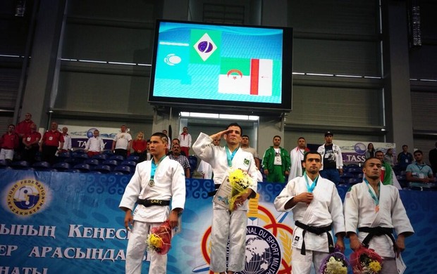 Felipe Kitadai é ouro, e Sarah Menezes conquista a prata no Mundial ...