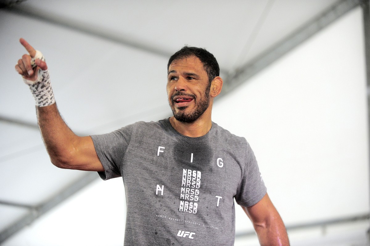 Ultimate encaminha luta entre Rogério Minotouro e Trevor Smith para o ...