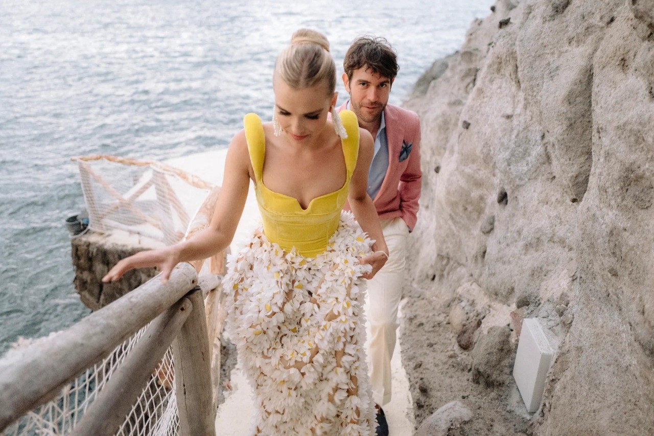 Essa noiva desenhou seu próprio vestido para seu “casamento nas nuvens ...