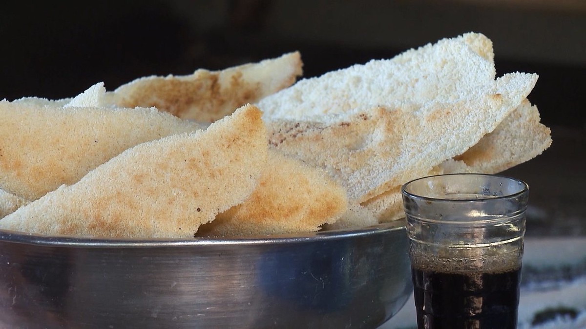 Aprenda como é feito o tradicional beiju de massa; assista ao vídeo ...