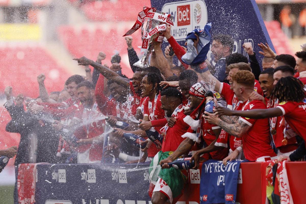 Nottingham Forest vence playoff e volta à Premier League após 23 anos ...