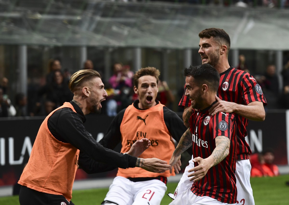 Milan vence o Frosinone e ainda sonha com vaga na Liga dos Campeões ...
