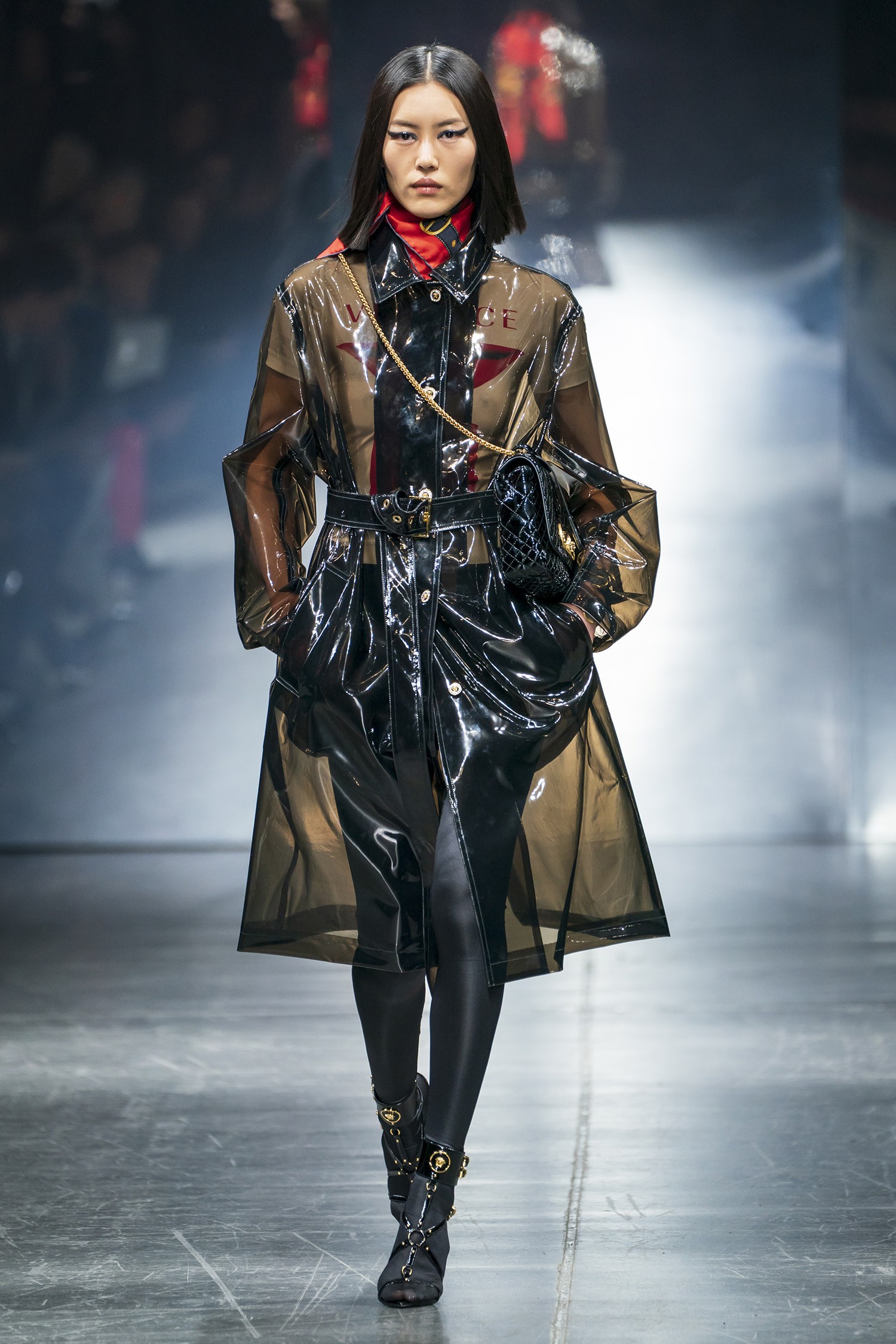 Versace inverno 2019: conheça o modelo brasileiro que roubou a cena do ...