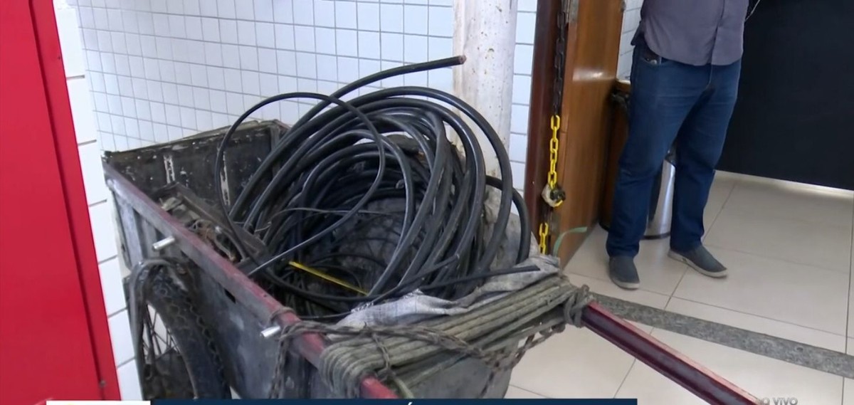 Homens são presos suspeitos de roubar fios de telefonia em João Pessoa ...