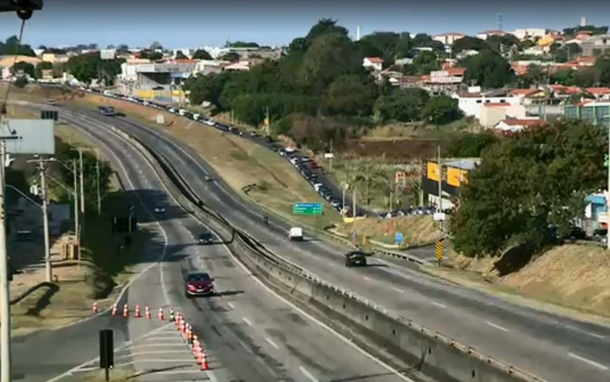 Mulher morre atropelada por carro em acostamento de rodovia em Hortolândia | Campinas e Região | G1