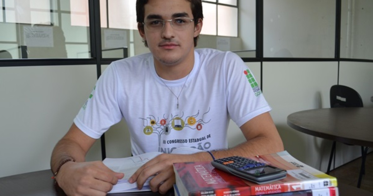 G1 - Jovem dedica 11h diárias para Enem: 'Passo o dia com livros nas ...