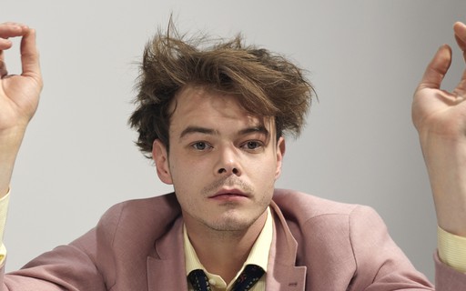 Astro de Stranger Things, Charlie Heaton fala sobre fama, horror e sua ...