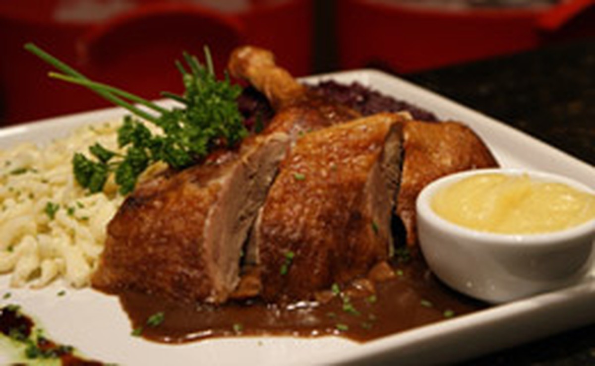 Pato assado com repolho roxo e purê de maçã | Natal | Receitas