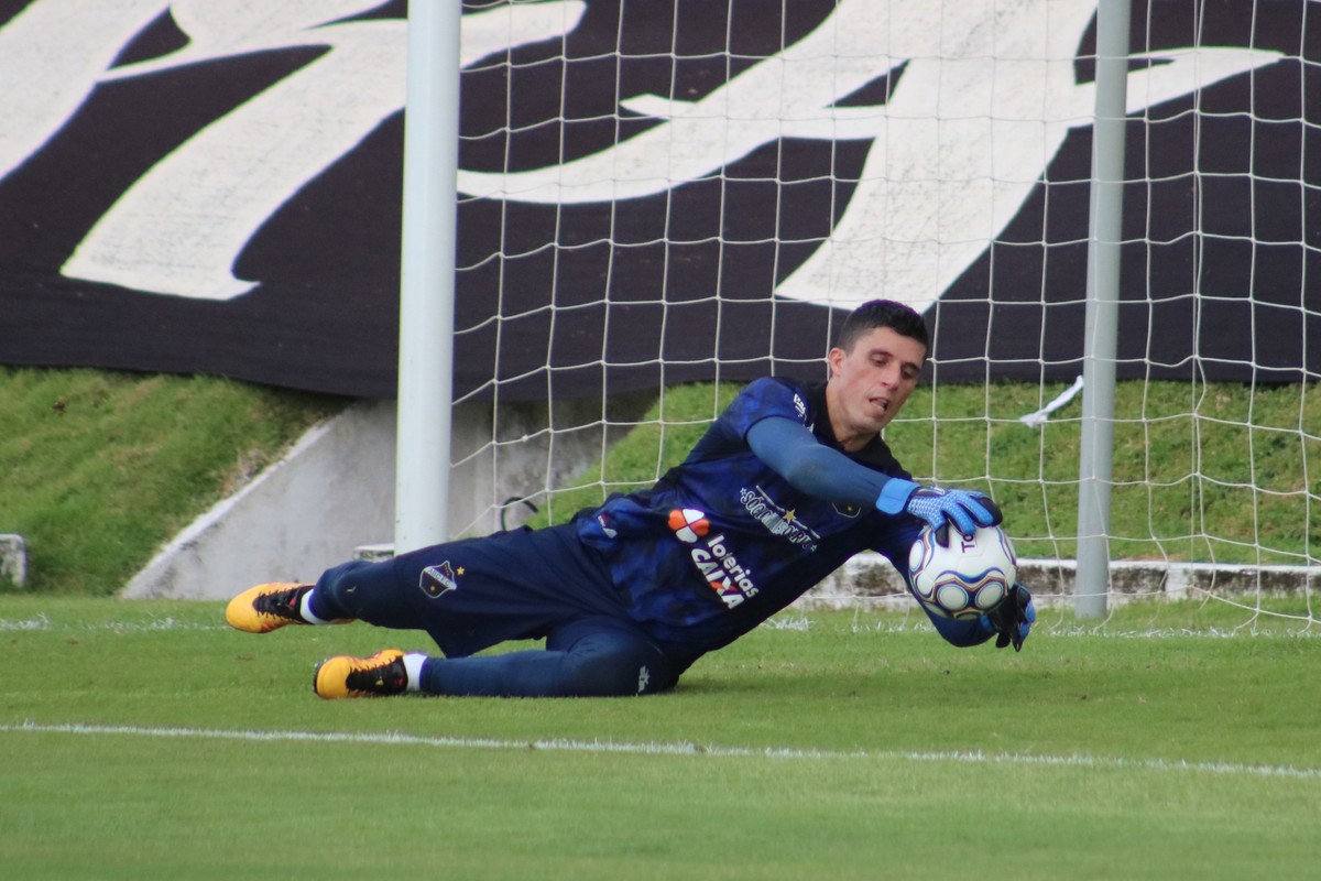 Rodrigo Carvalho se diz pronto para seguir no gol do ABC: "Pegando ...