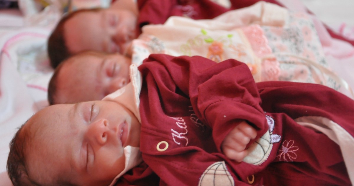 G1 - Trigêmeas deixam hospital e vão para casa conhecer outros 8 irmãos ...