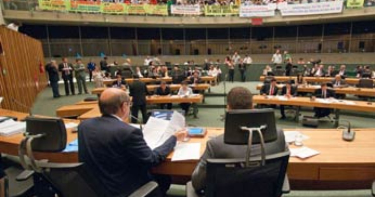 G1 - GDF apresenta à Câmara orçamento de R$ 37,3 bilhões para 2015 ...