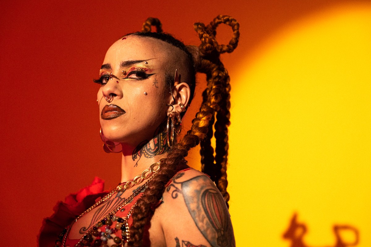 Quem é Luísa e os Alquimistas e o que esperar do show no Festival Mada ...