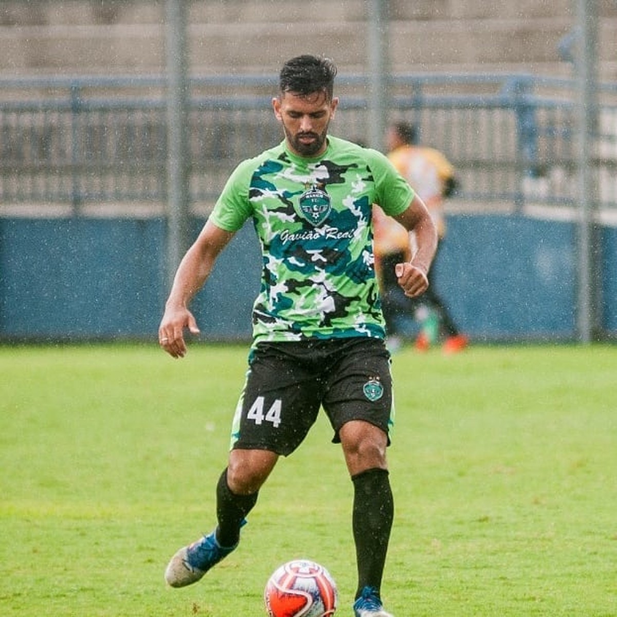 Patrick Borges sofre trauma na panturrilha e faz fisioterapia para ...