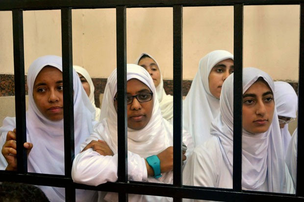 G1 - Tribunal concede liberdade a egípcias presas em protesto pró-Morsi ...