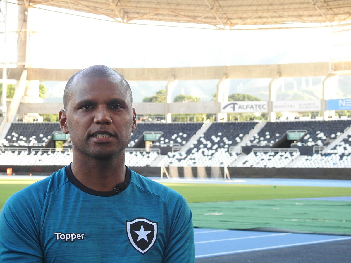 Herói no gol e no asfalto, Jefferson fala de tudo: Copa, titularidade e ...